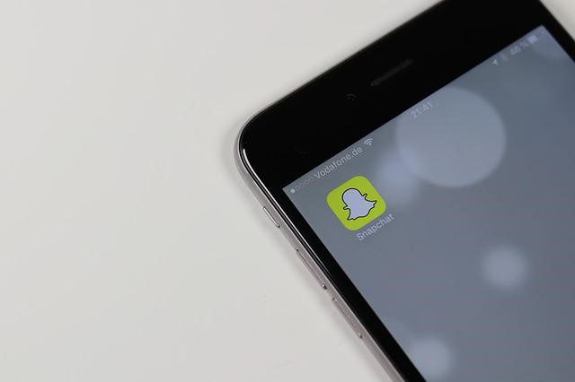 Les astuces efficaces pour mettre Snapchat en mode sombre